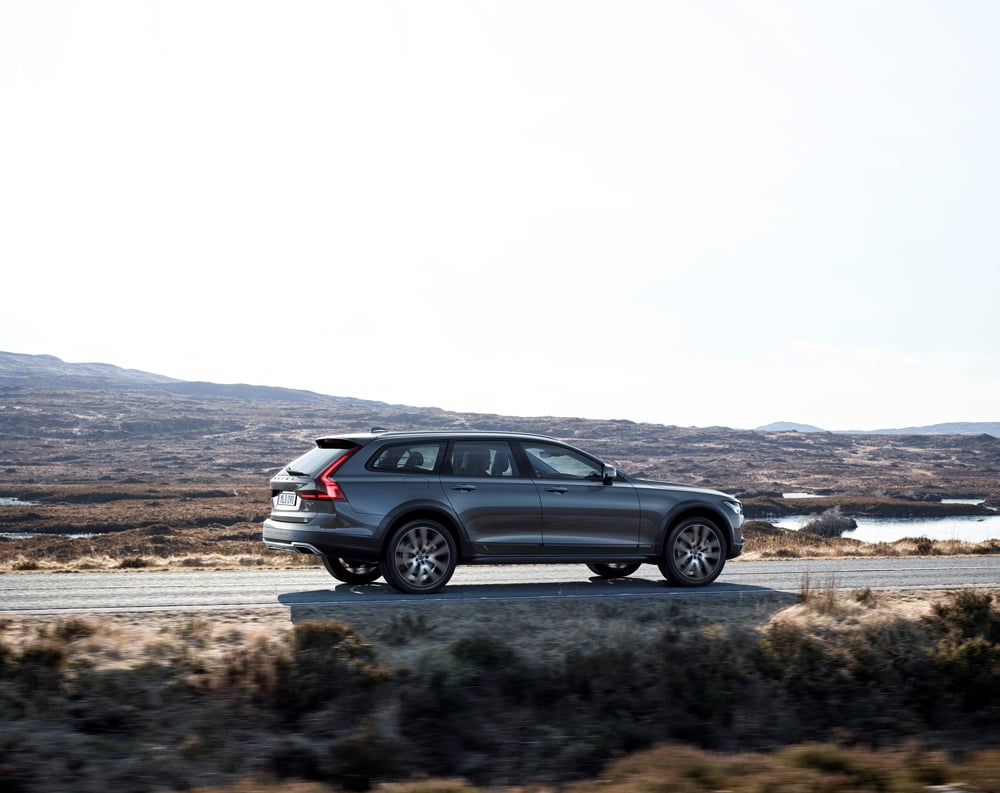 Volvo Gives us a Lift with the V90 Cross Country