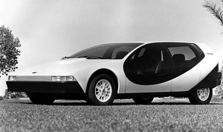 The 1977 Ford-Ghia Megastar Concept Was a Glass Greenhouse on Wheels